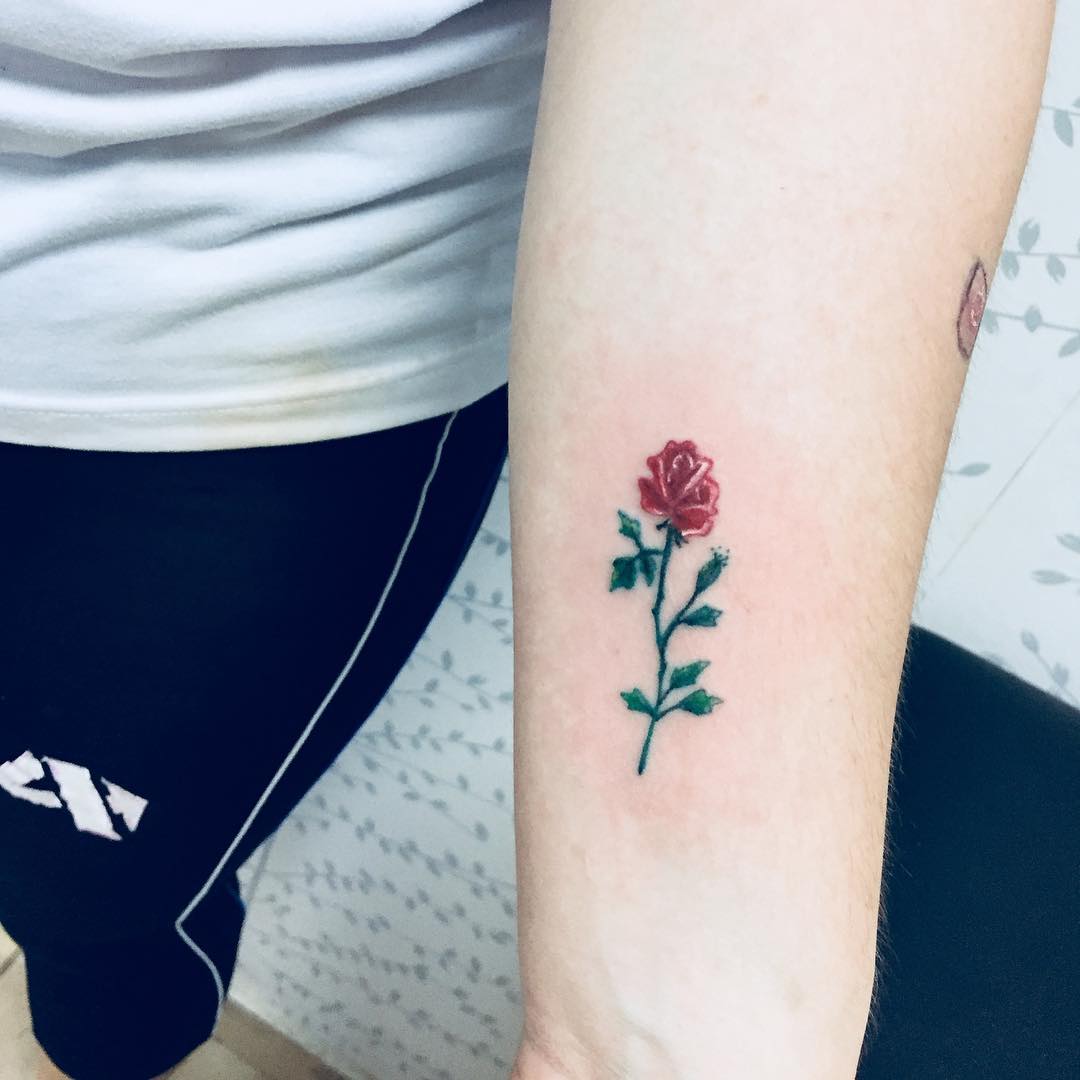Tatuagem de Rosa: qual o seu significado e inspirações - Vida e Moda